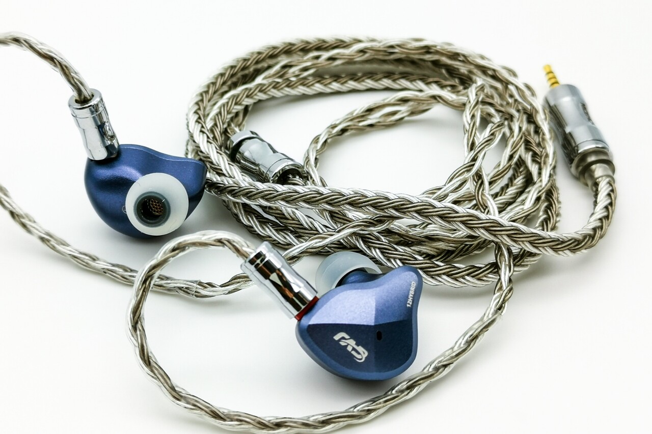 bisonicr keep walking. : 「CVJ CSN」 もうひとつの低価格5BA+1DD。金属シェルと明瞭感ある中高域サウンドが ...