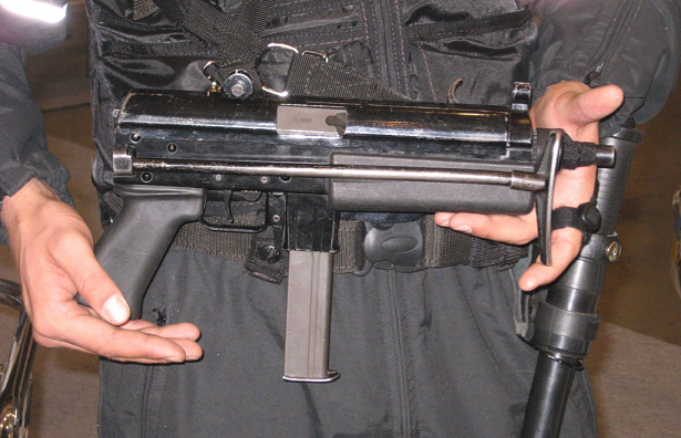 ハンガリー共和国のFÉGで1980年代末に開発されたサブマシンガン KGP-9とは : Gun Geek