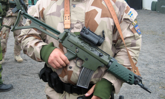 ベルギーのFN社製FNCを元に開発されたスウェーデンのボフォース社のアサルトライフル Ak5とは : Gun Geek