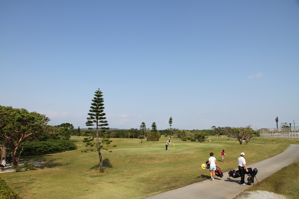 SHAKE YOUR MONEY MAKER : Chibana Golf Course: Kadena AB.