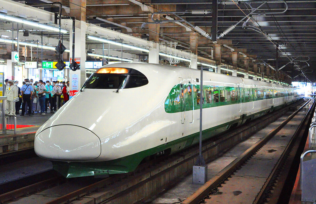 東北新幹線アーカイブE2系J66編成200系カラー : 蒼空になる疫病退散祈願