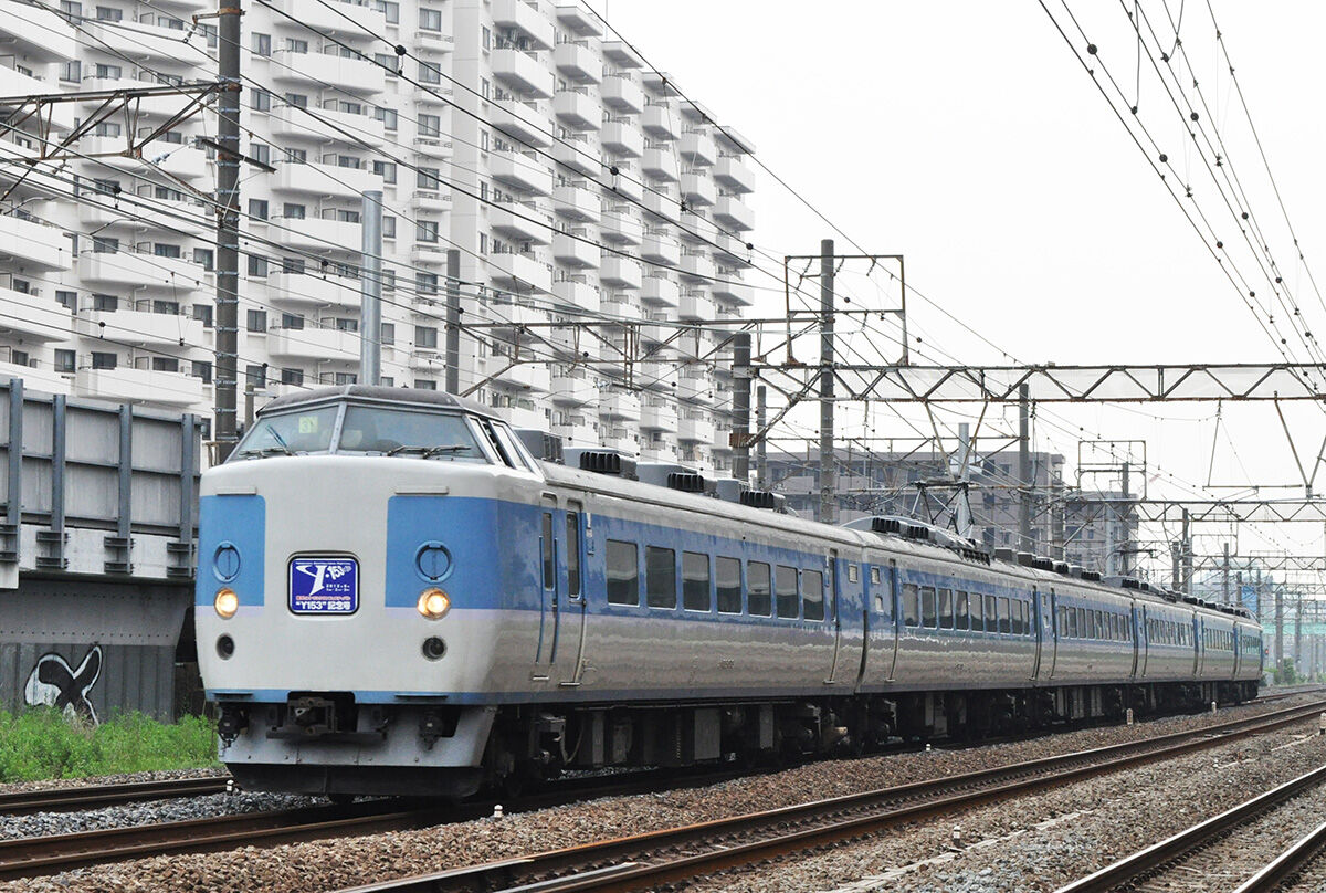 183系マリ31編成Y153記念号 : 蒼空になる疫病退散祈願