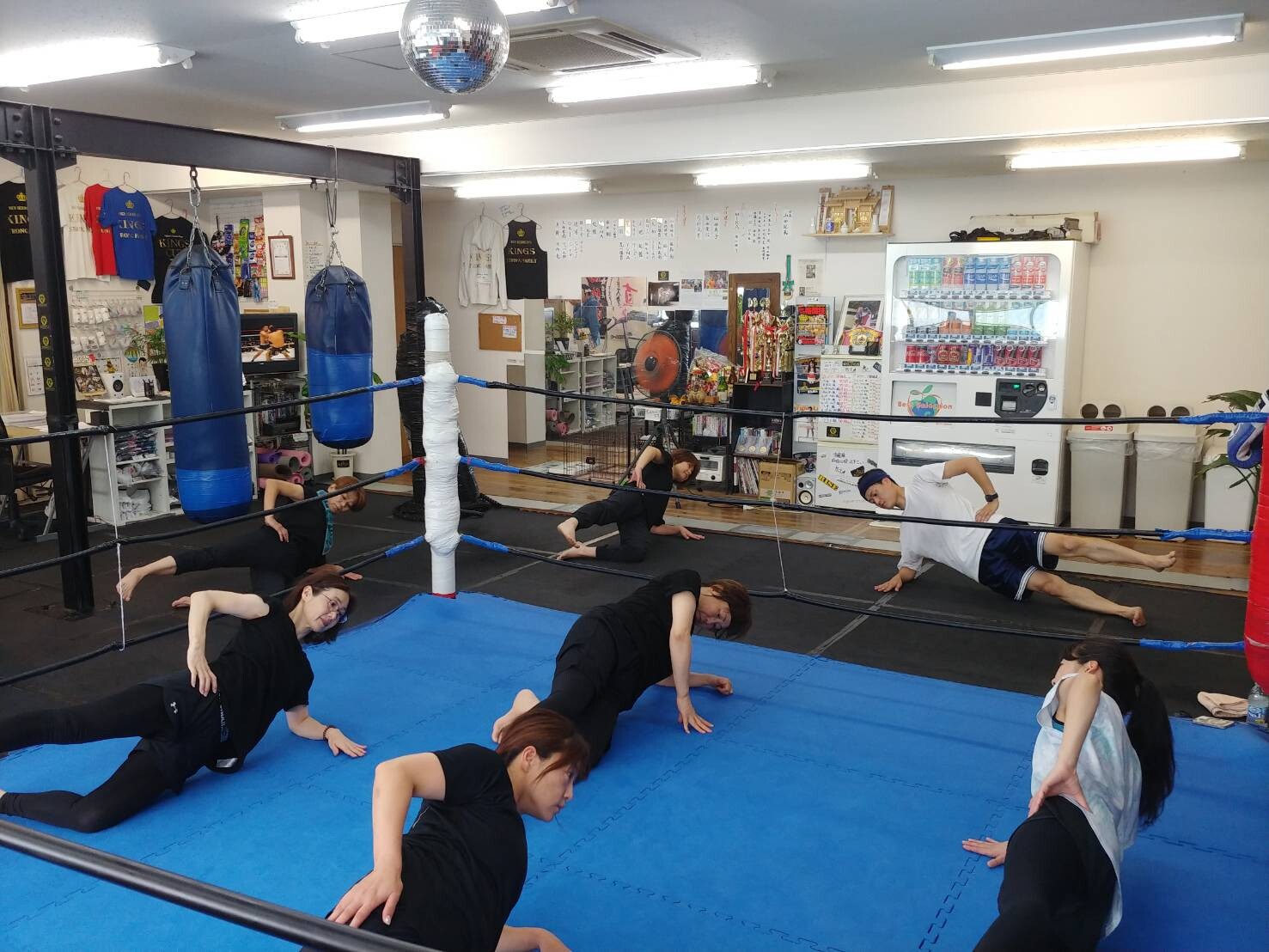 明日9月6日水曜日の午前11時からはMIKAインストラクターのピラティスを使った自重ストレッチトレーニング☆ : キックボクシング•ムエタイ ...