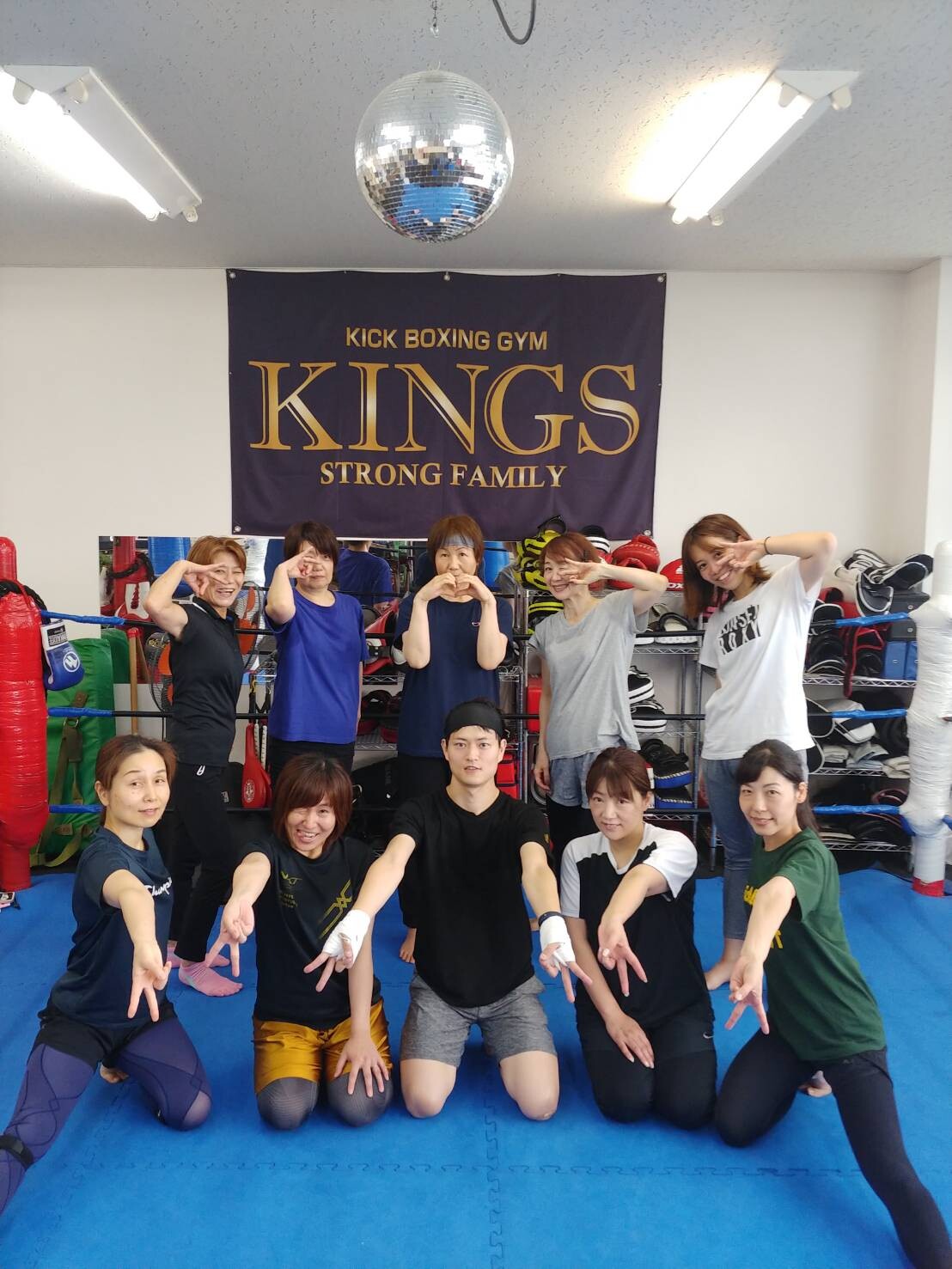 MIKAインストラクターのピラティスを使った自重ストレッチフィジカルトレーニング大盛況〜！ありがとうございました😊 : キックボクシング ...