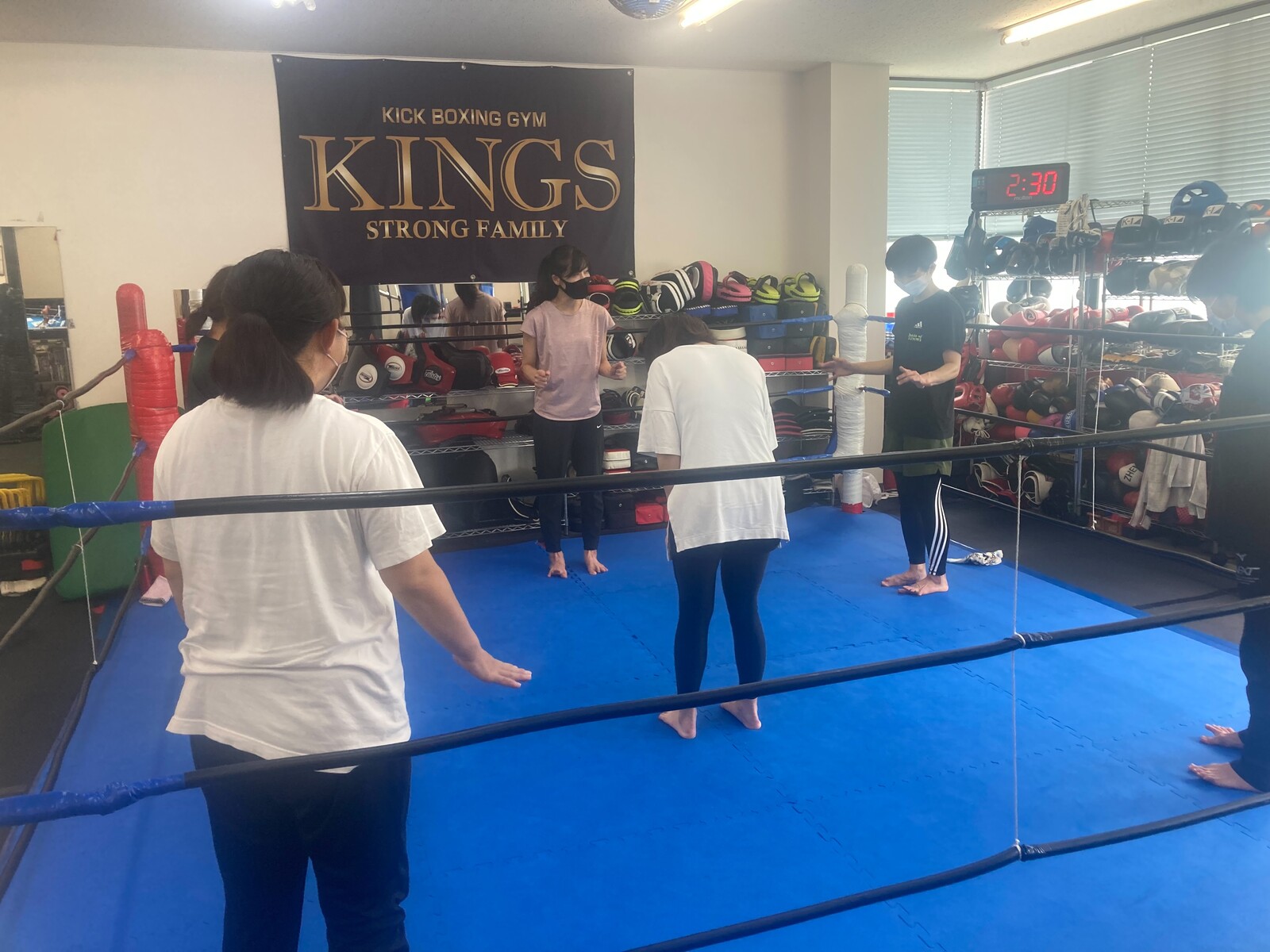 MIKAトレーナーのピラティス自重ストレッチフィジカルセミパーソナルレッスン大盛況！！ : キックボクシング•ムエタイKINGS(キングス ...