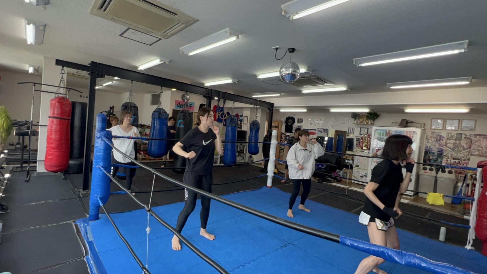 毎月第2第4水曜日午前11時よりMIKAインストラクターのピラティスを使った自重ストレッチ！！昨日も大盛況頂き誠にありがとうございました ...