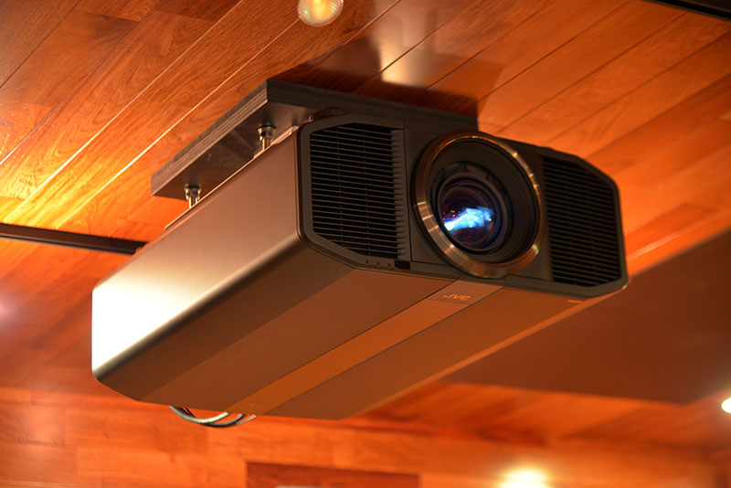 DLA-Z1がやってきた（設置編） : ホームシアター「建築」記