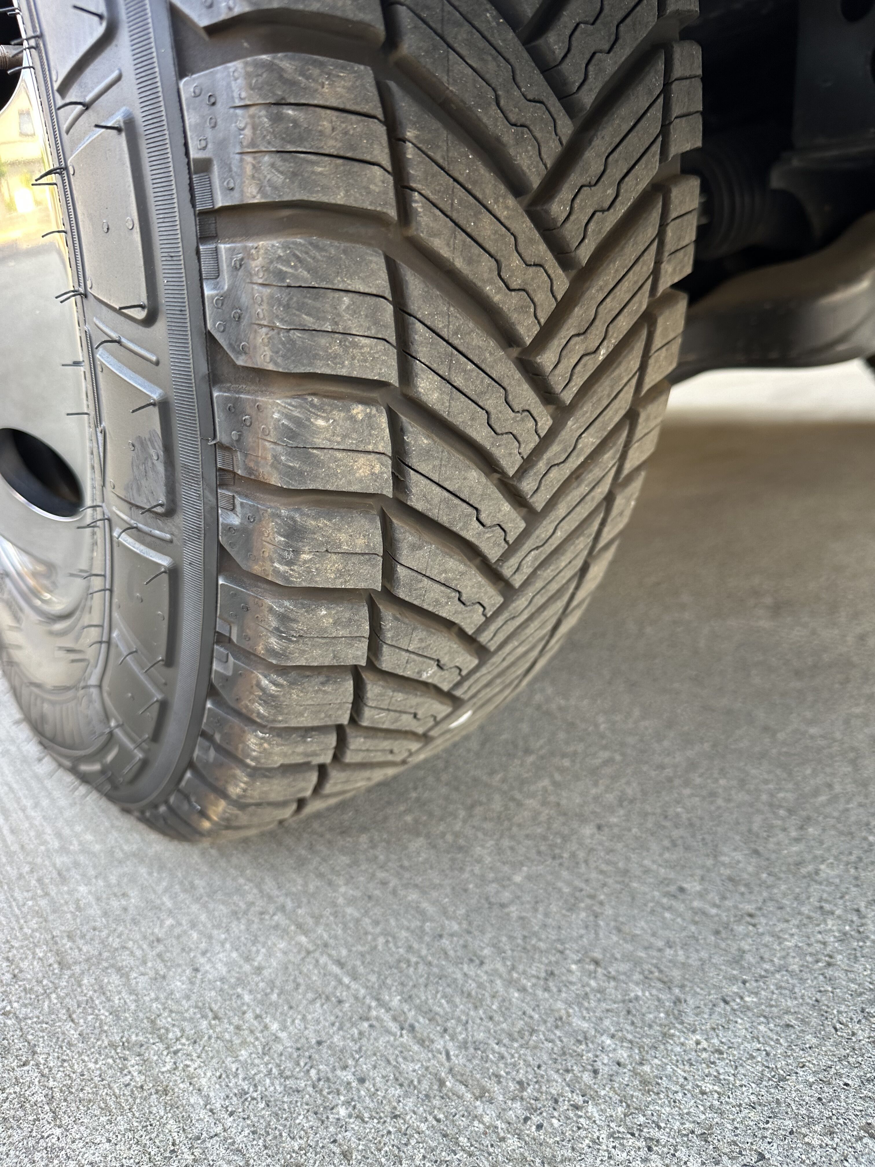 ★気まぐれ更新日記★車いじりとキャンピングカー旅行記 : バンテックZIL520 「タイヤ交換（ミシュラン クロスクライメイト キャンピング）」