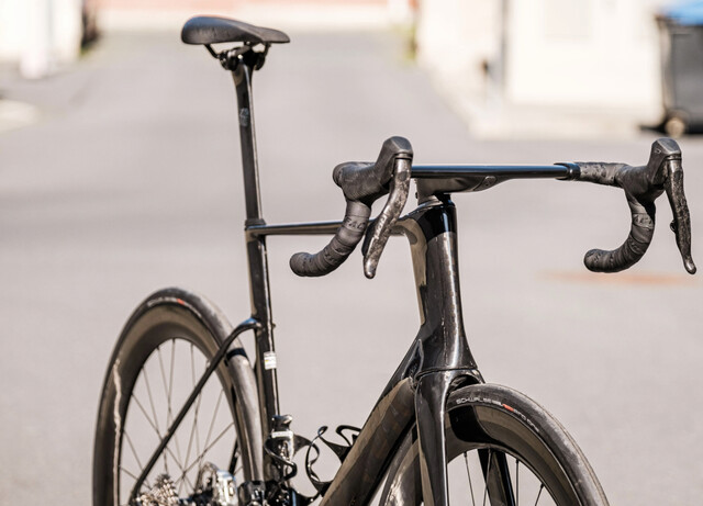 Factor Ostro VAM X SRAM RED X Duke Racing Wheels : チャリ足