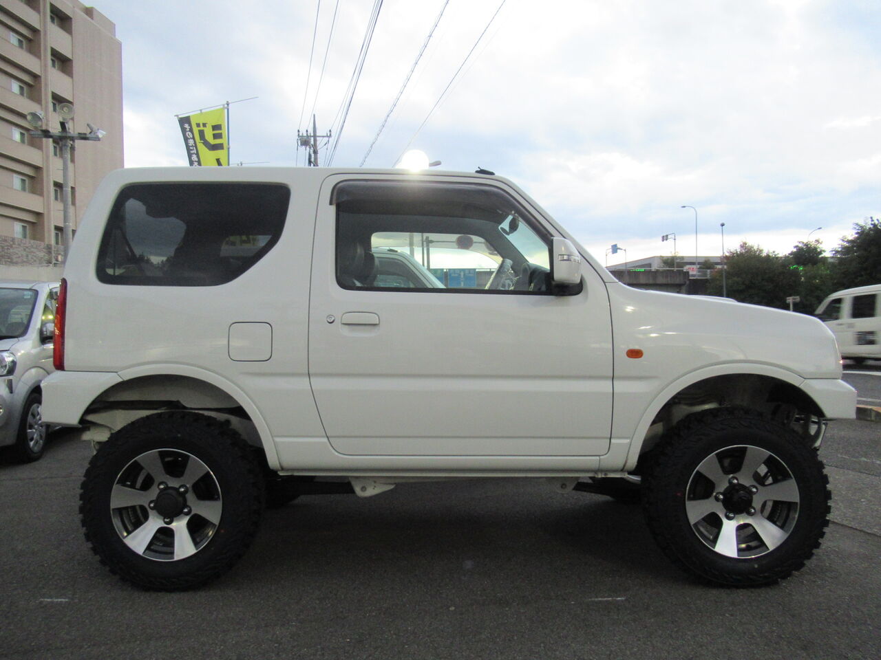 JB23/H23年式/パールホワイト/マニュアル/リフトアップ 仕上がりました！ : ジムニースタジオ 甲府昭和インター店 スタッフブログ