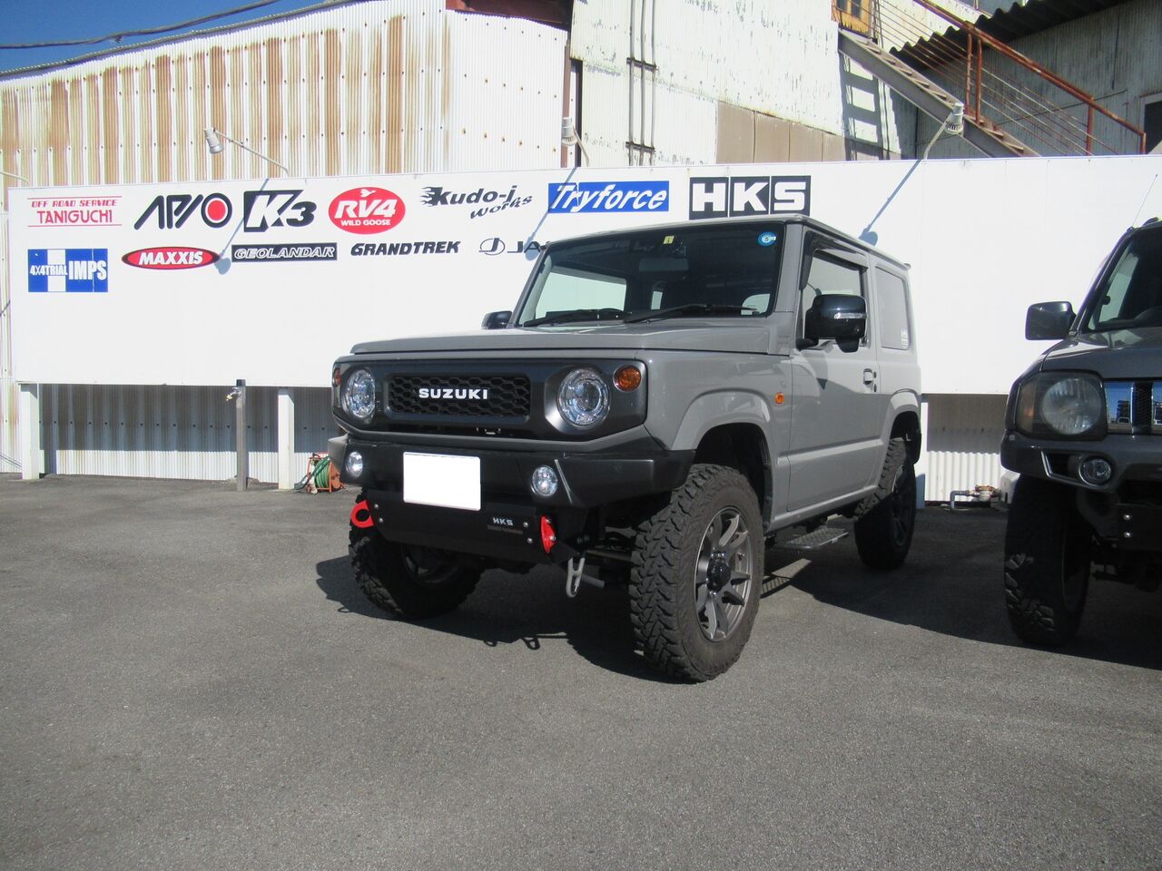 KJHR様JB64 直前直左視界の対策用フロントカメラ取り付けでお預かり！ : ジムニースタジオ 甲府昭和インター店 スタッフブログ