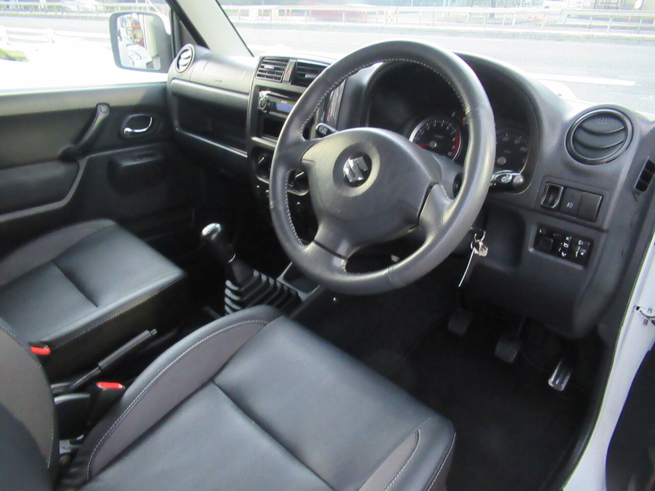 JB23/H23年式/パールホワイト/マニュアル/リフトアップ 仕上がりました！ : ジムニースタジオ 甲府昭和インター店 スタッフブログ