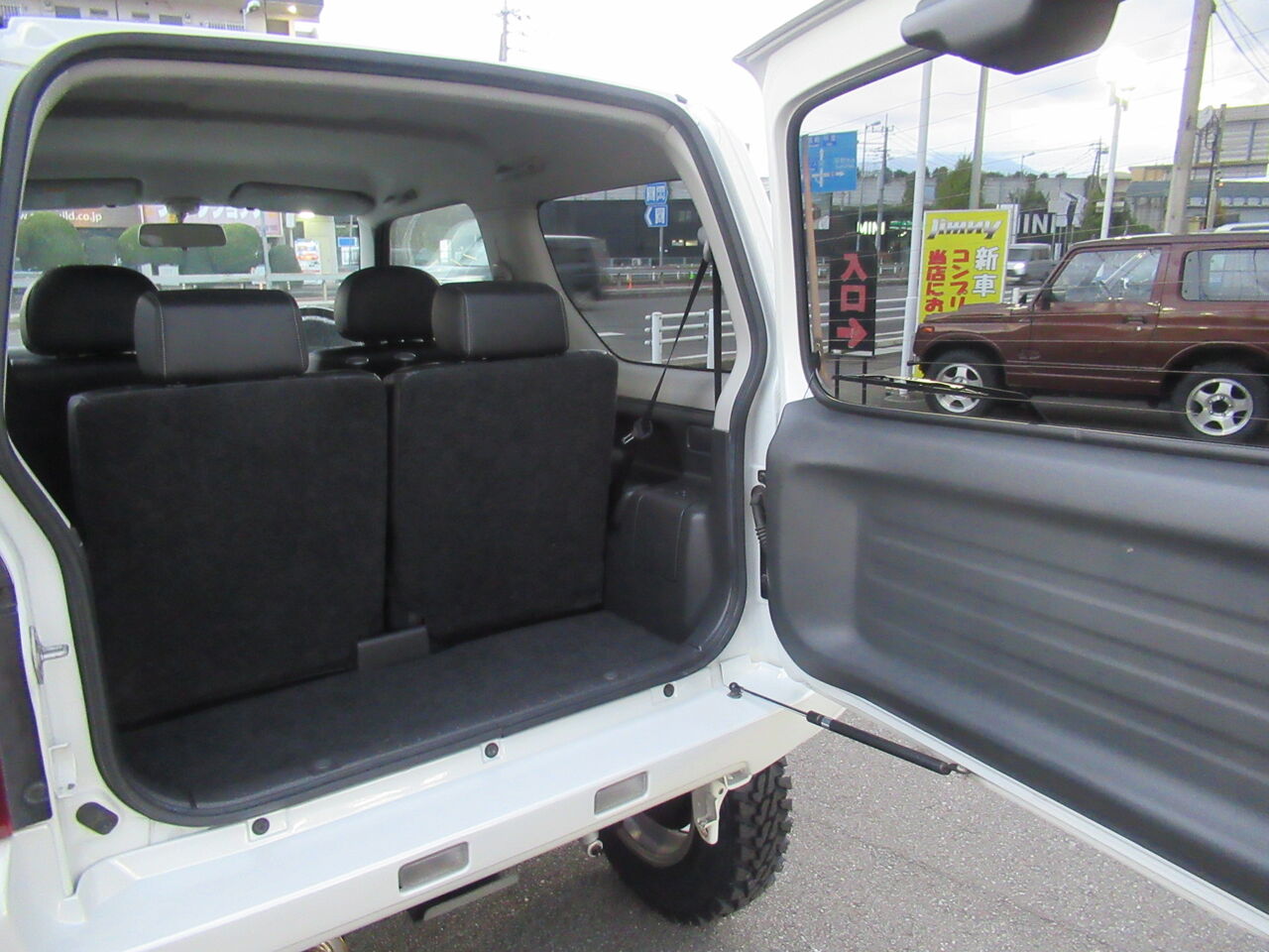 JB23/H23年式/パールホワイト/マニュアル/リフトアップ 仕上がりました！ : ジムニースタジオ 甲府昭和インター店 スタッフブログ