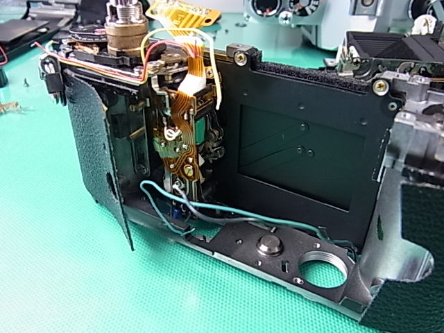 カメラ修理工房日記－－みの虫のひとりごと:カメラ修理 Nikon EM（ニコンEM）
