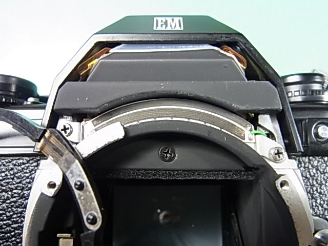 カメラ修理工房日記－－みの虫のひとりごと:カメラ修理 Nikon EM （ニコンEM）