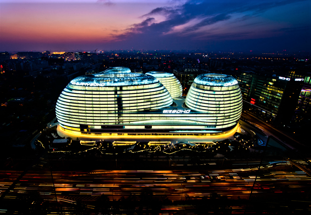 ザハハディド Zaha Hadidの遺作 「凌空SOHO」Part1 メンテ不能の巨大なオブジェ EP14 : 上海建築観光案内 ...