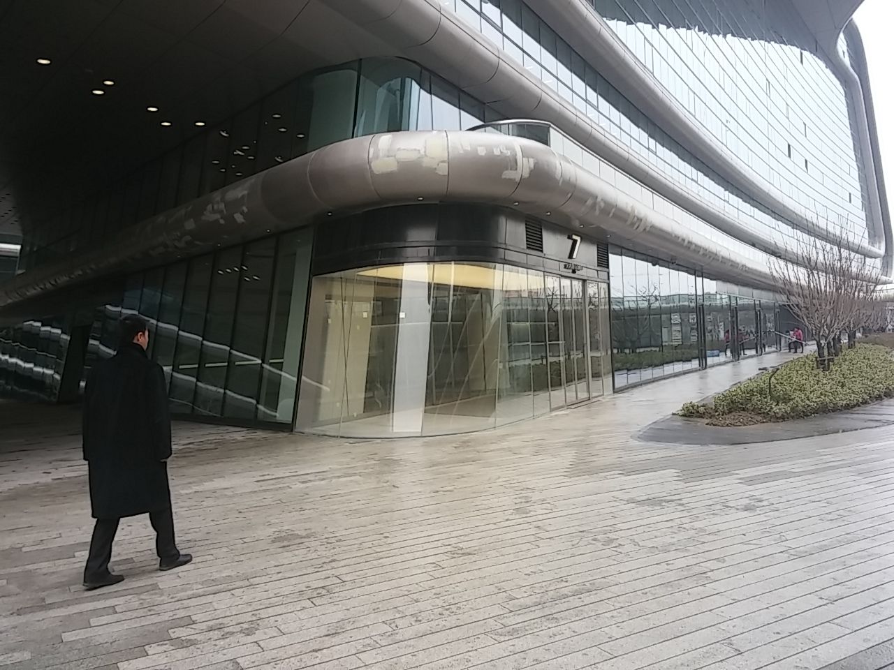 ザハハディド Zaha Hadidの遺作 「凌空SOHO」Part1 メンテ不能の巨大なオブジェ EP14 : 上海建築観光案内 ...