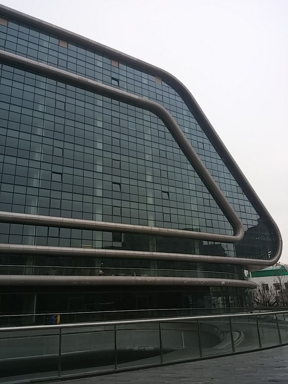 ザハハディド Zaha Hadidの遺作 「凌空SOHO」Part1 メンテ不能の巨大なオブジェ EP14 : 上海建築観光案内 ...