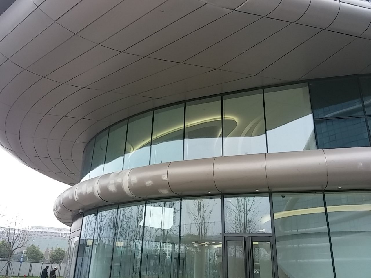 ザハハディド Zaha Hadidの遺作 「凌空SOHO」Part1 メンテ不能の巨大なオブジェ EP14 : 上海建築観光案内 ...