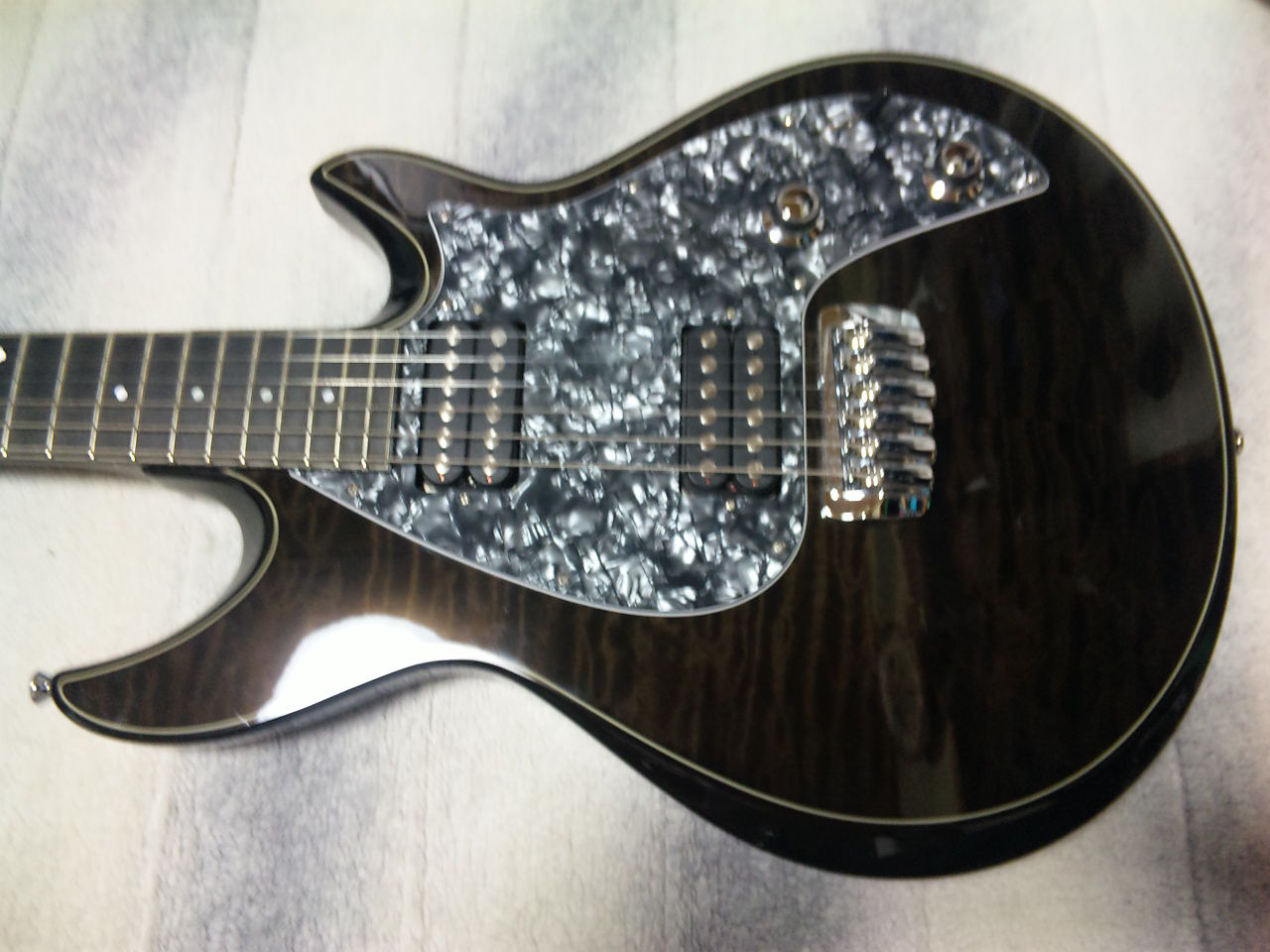 ネムの宿:Taylor Guitars SB2-SP