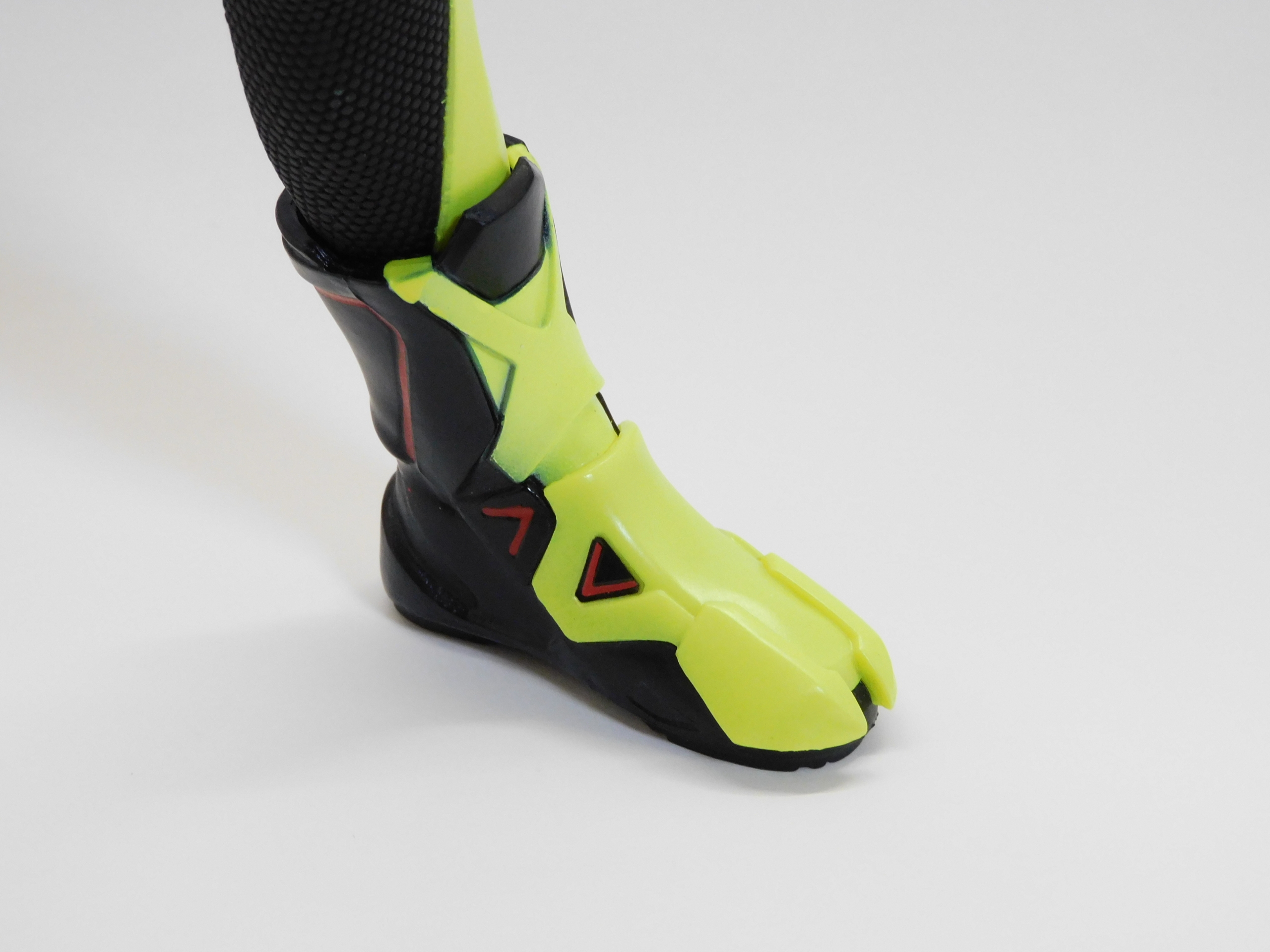 「一番くじ 仮面ライダーゼロワン NO.01 feat.レジェンド仮面ライダー」A賞 SOFVICS(ソフビクス) 仮面ライダーゼロワン ライジングホッパー レビュー : レビューあれこれ！