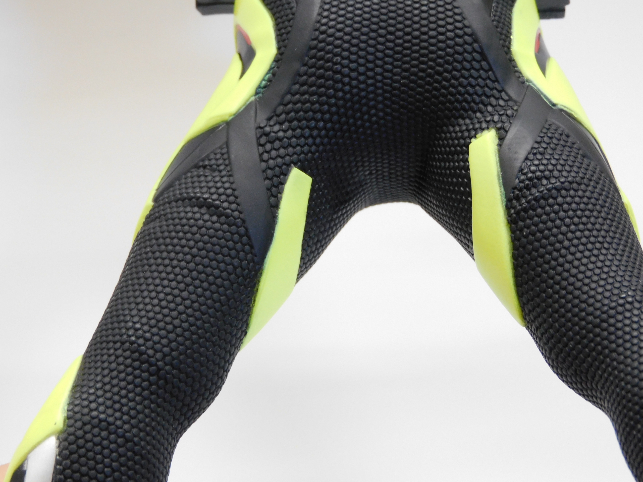 「一番くじ 仮面ライダーゼロワン NO.01 feat.レジェンド仮面ライダー」A賞 SOFVICS(ソフビクス) 仮面ライダーゼロワン ライジングホッパー レビュー : レビューあれこれ！