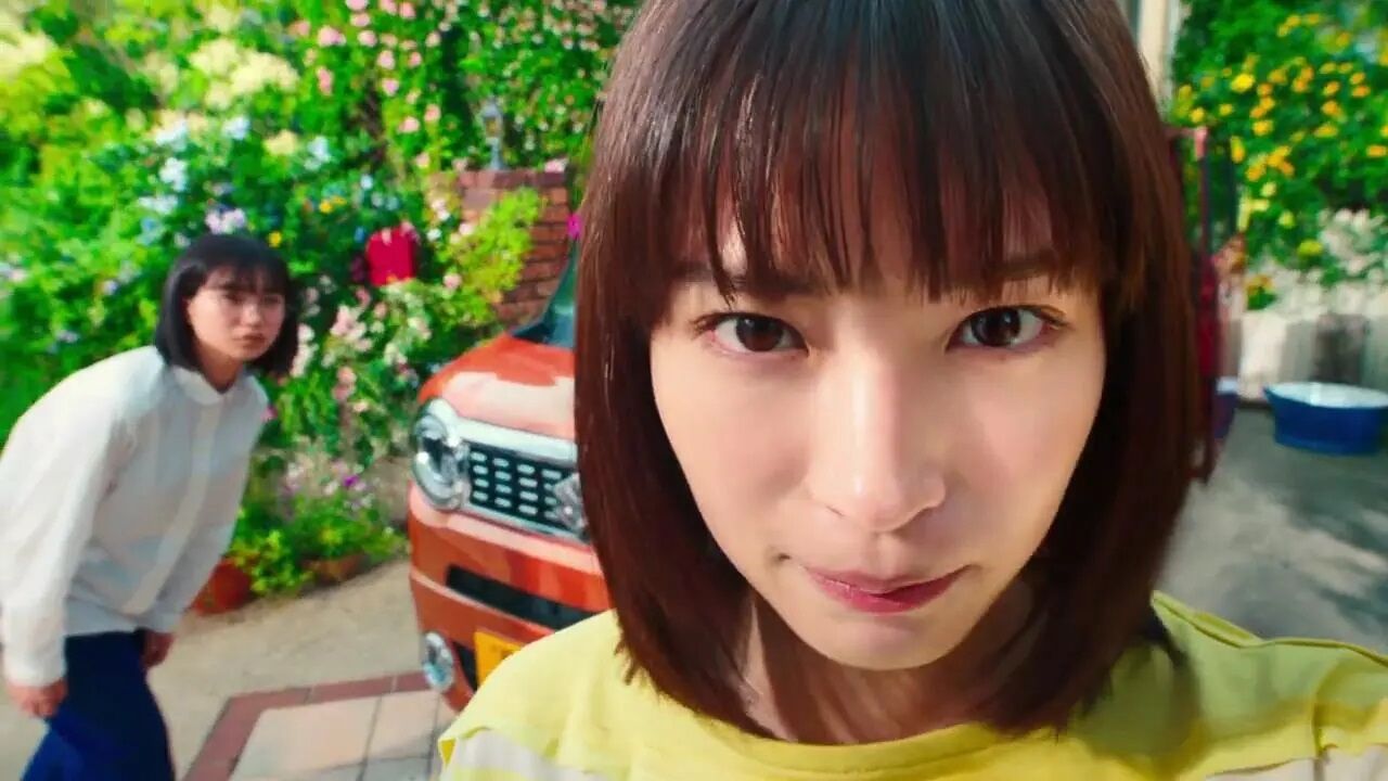 広瀬すず、CMでは軽自動車猛アピールだが…愛車は超高級外車の現実 : ドライブまとめ