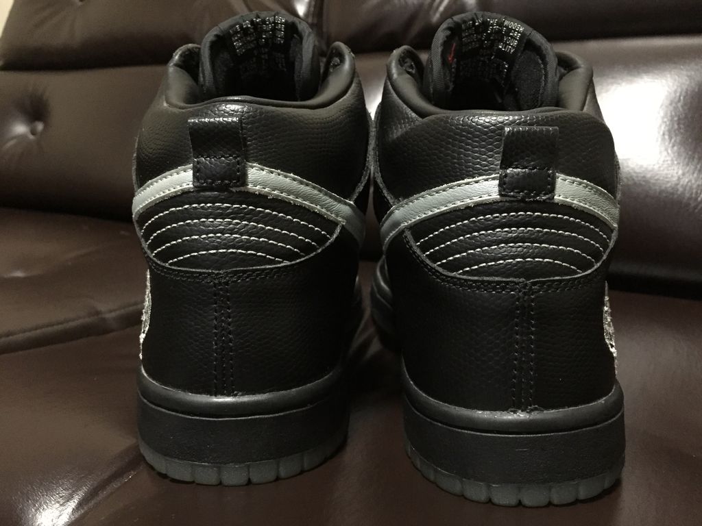 Nike Dunk High "Pharrell" : poseurs