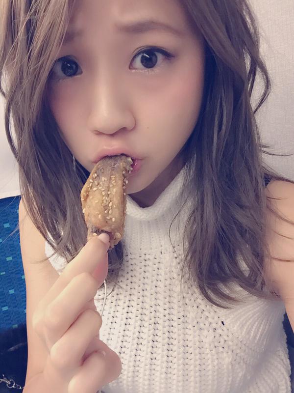 【画像あり】この子の手羽先の食べ方エロすぎるだろ・・・:地下帝国 Akb48まとめ