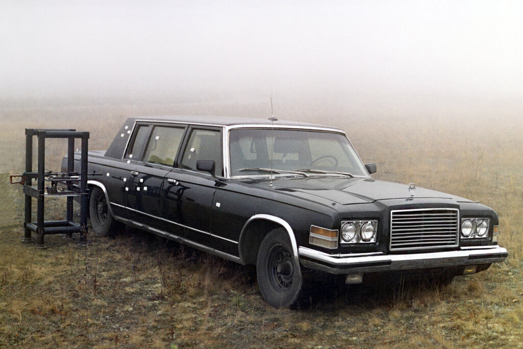 【共産車探訪】ZiL 4104 : ゆく車/くる車