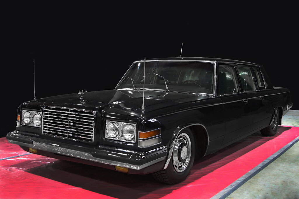 【共産車探訪】ZiL 4104 : ゆく車/くる車