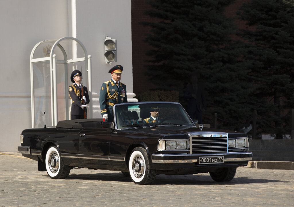 【共産車探訪】ZiL 4104 : ゆく車/くる車