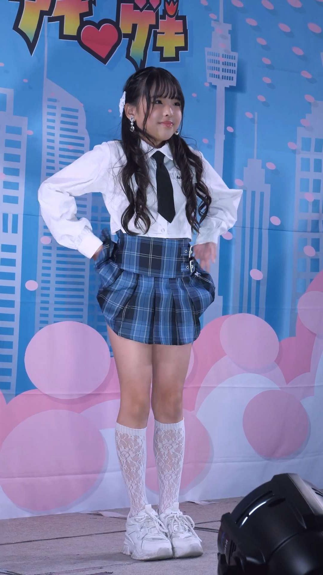 12歳JS6？ 期待のアイドル恋白美怜、制服にチェックミニスカートでパンチラっ続出 : ちょっとエッチなブログ（～25.5.5）