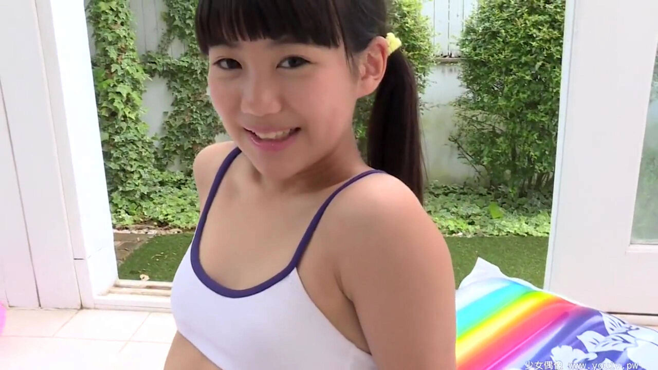 天真爛漫 竹下美羽JS6年12歳の白ビキニ まるでセミヌード : ちょっとエッチなブログ（～25.5.5）