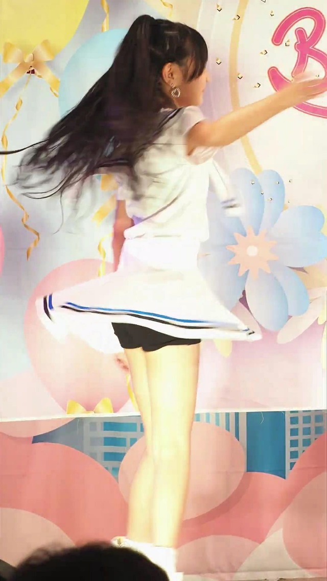 まさかJS6？JC？お顔がかわいい白雪恋琉ちゃん制服風白ミニスカートで処女っ子パンチラ : ちょっとエッチなブログ（～25.5.5）