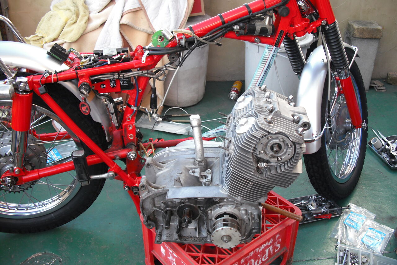 🌟CL72 最初の第一歩のエンジンおろし : HONDA CL72 と日々の出来事