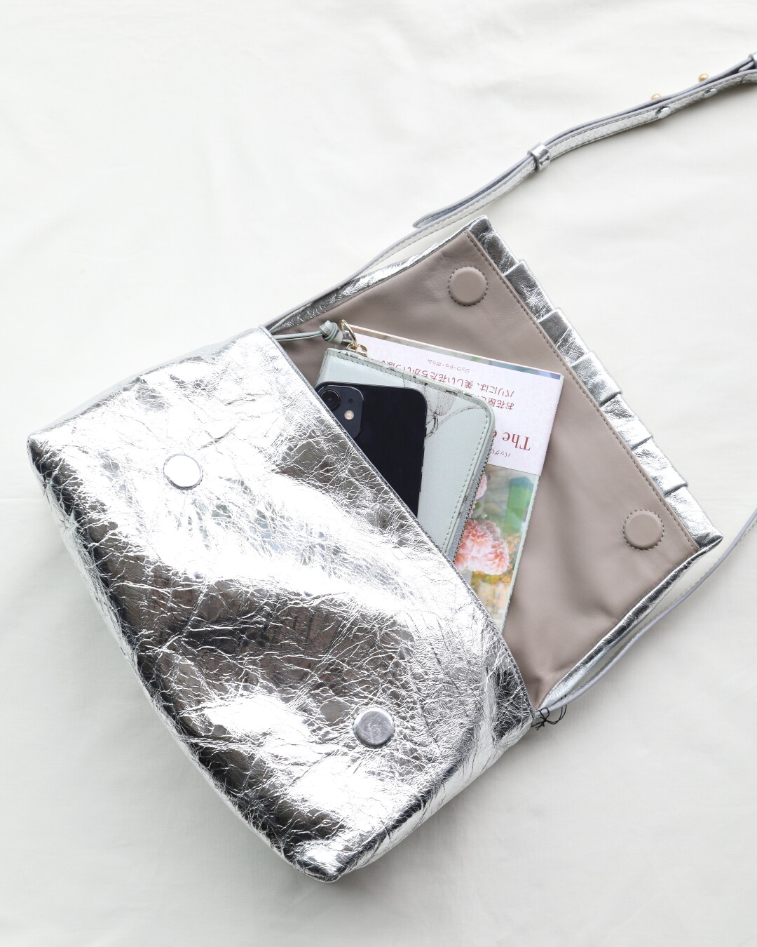 DRIES VAN NOTEN ~ シルバーのバッグ 容量について : CLOSET DRIES VAN NOTEN ~ シルバーのバッグ 容量について : CLOSET