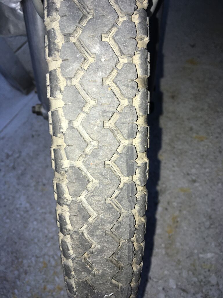 CL90のタイヤ : オールドホンダ遊び