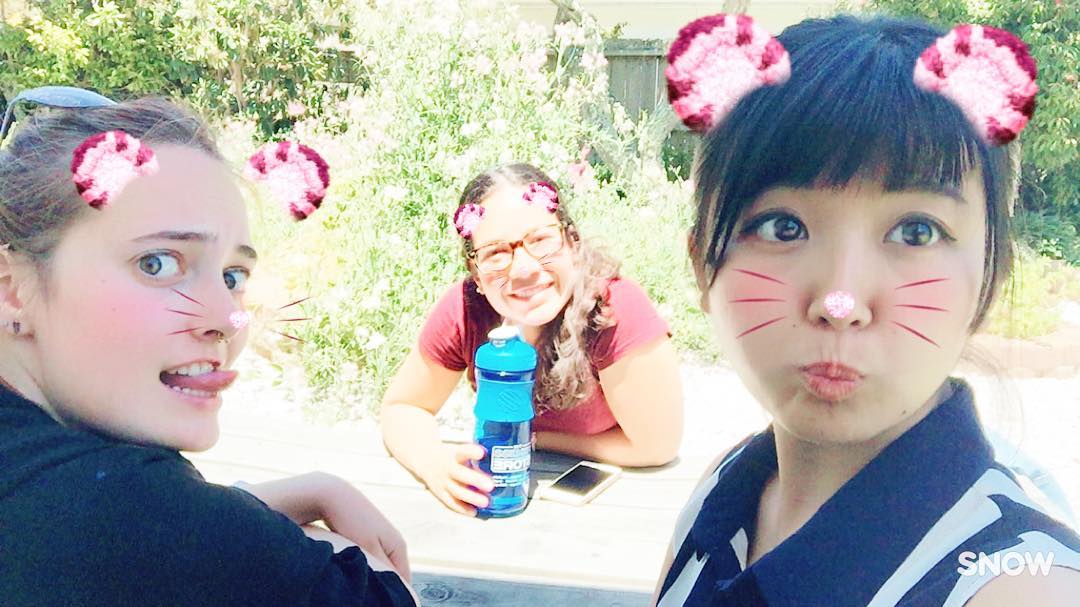 Berryz工房 徳永千奈美、留学先で小さなボーイフレンドと仲良し「5歳と真剣に遊ぶ24歳。」 | カラフル×ハロプロ