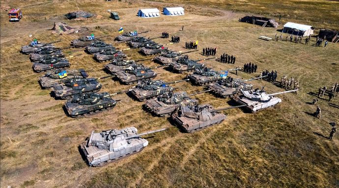 T-64B1M・T-64BV・T-72AMT…ウクライナ軍戦車隊が勢揃い(全部鹵獲品？)！ : 軍事・ミリタリー速報☆彡
