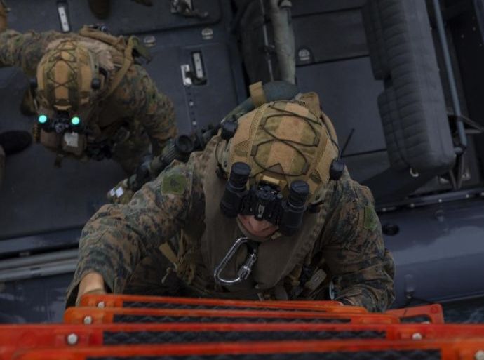 米海軍遠征海上基地「ミゲル・キース」で海兵偵察隊員が船舶臨検訓練を実施！ : 軍事・ミリタリー速報☆彡