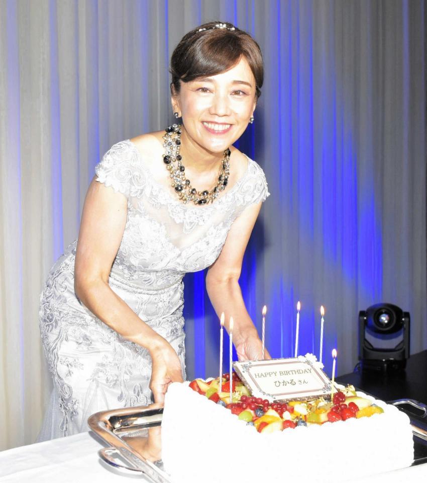 西田ひかる 感謝の誕生会 22年ぶり“名物”復活 ヒット曲「きっと愛がある」熱唱 気になる芸能まとめ 7695