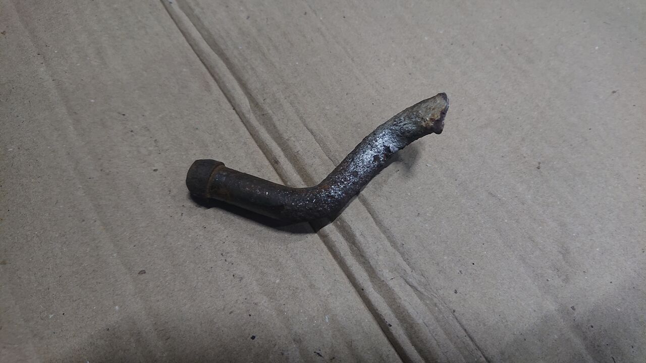 Tailpipe bracket : CUTS' garage