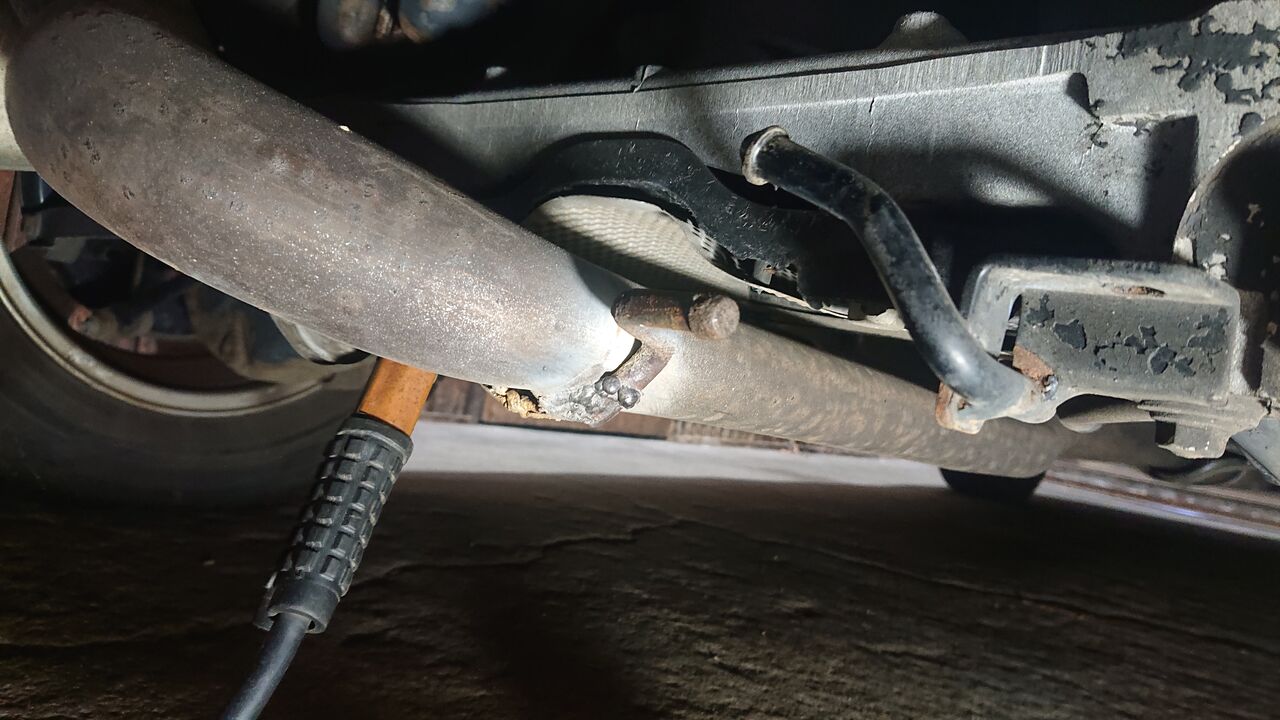 Tailpipe bracket : CUTS' garage
