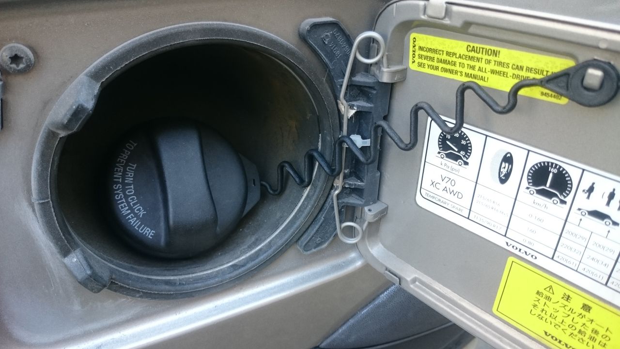 Fuel cap strap : CUTS' garage