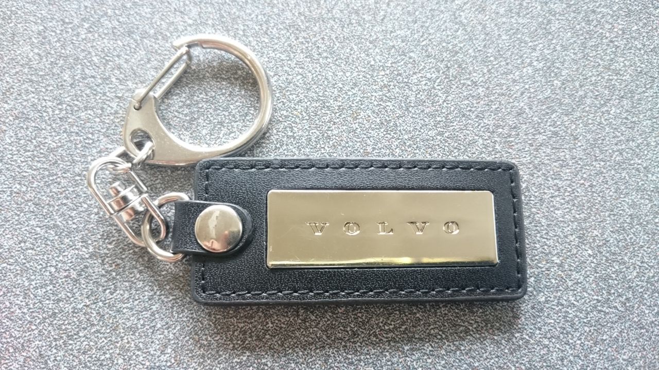 VOLVO key chain : CUTS' garage