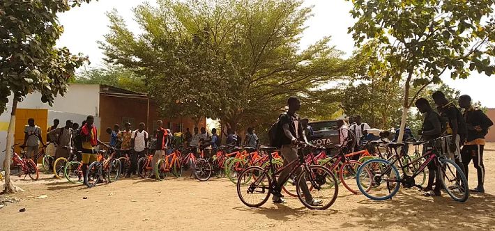 サイクルロード ～自転車への道／自転車に国籍人種は関係ない｜ Bikes-Without-Borders: BWB: Bikes-Beyond-Borders: 国境なき自転車: 自転車支援: