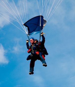 サイクルロード ～自転車への道／新しい人生を最大限に生きる｜ Alex-Lewis: Alex-Lewis-FLOAT: 義肢装具: 四肢切断 ...