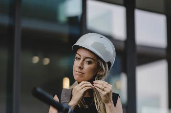 サイクルロード ～自転車への道／ヘルメットに何を求めるのか｜ Specialized: Studio-MOM: Swivvle: Endura ...