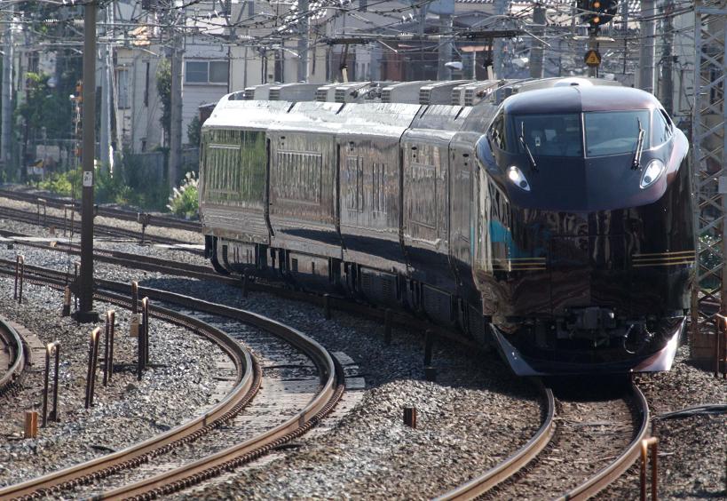 昨日東十条で撮影することができた列車から、お召しがらみの列車を2本、E655系「なごみ」とEF81－81牽引「北斗星」 : 電気屋の鉄道資料館